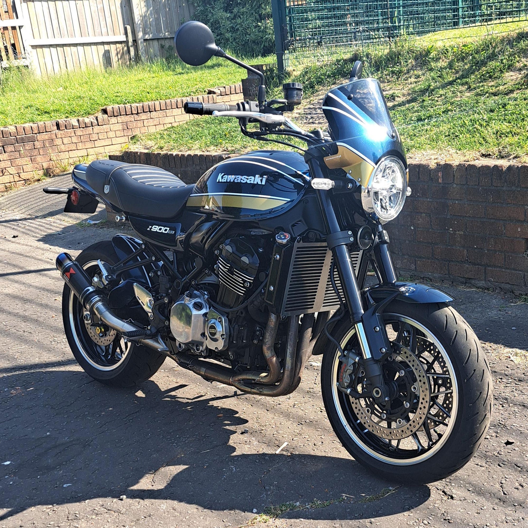 Pyramid Radiator Guard | Matte Black | Kawasaki Z 900 RS 2021>Current